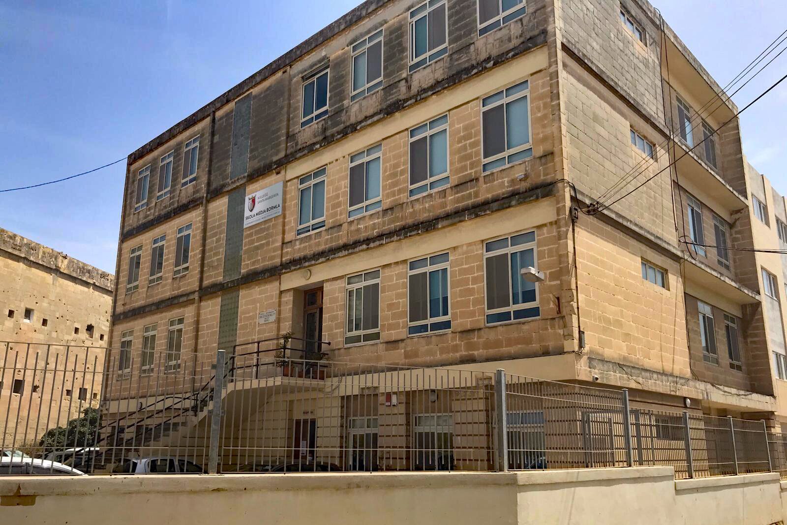 St. Thomas More College Middle and Secondary School Żejtun - PASCH ...